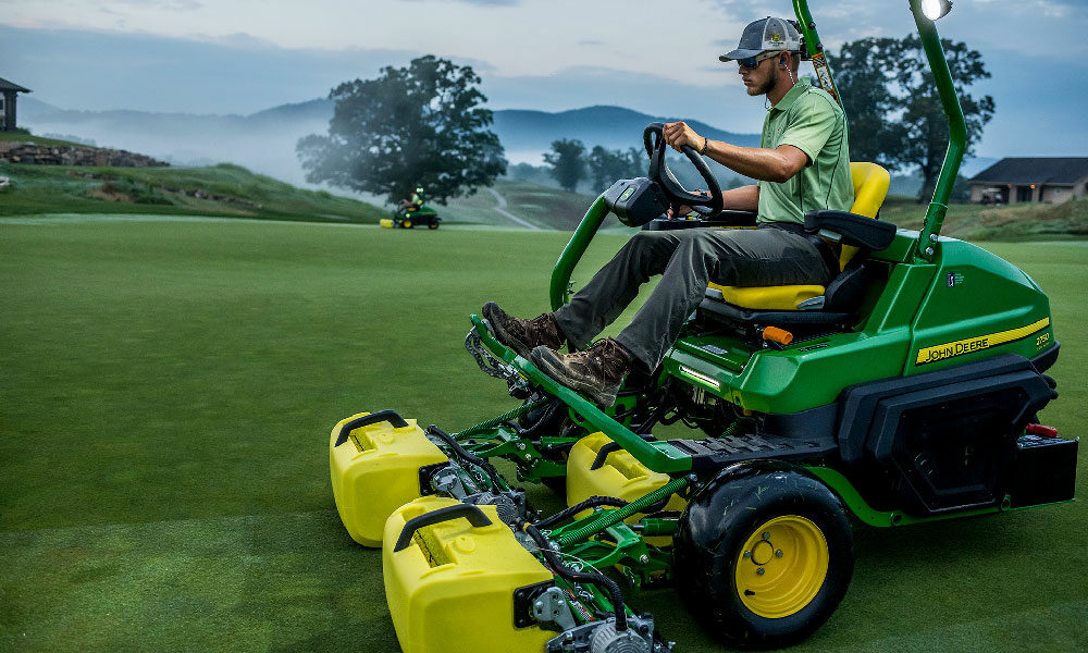 John Deere 2700 and 2750 PrecisionCut™ and E-Cut™ Hybrid Triplex Mowers ...